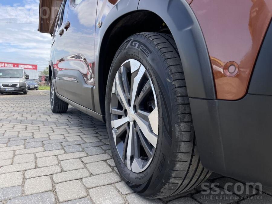 Brown Peugeot Rifter 2020 in Talsi, with an engine capacity of 1.20 L and mileage of 227 thousand km for 10900 €, photo 12 on AUTOMOTO.COM.LV