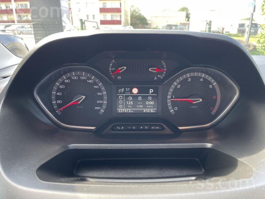 Brown Peugeot Rifter 2020 in Talsi, with an engine capacity of 1.20 L and mileage of 227 thousand km for 10900 €, photo 17 on AUTOMOTO.COM.LV