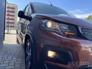 Brown Peugeot Rifter 2020 in Talsi, with an engine capacity of 1.20 L and mileage of 227 thousand km for 10900 €, photo 30 on AUTOMOTO.COM.LV