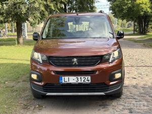 Brūns Peugeot Rifter 2021 Rīga, ar dzinēja tilpumu 1.50 L un nobraukumu 79 tūkst. km par 13500 €, foto  vietnē AUTOMOTO.COM.LV