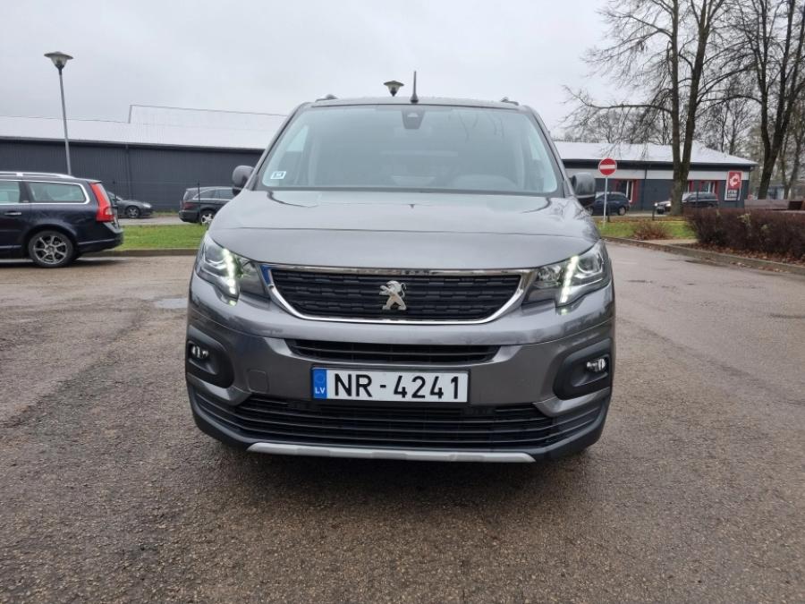 Grey Peugeot Rifter 2020 in Riga, with an engine capacity of 1.50 L and mileage of 45 thousand km for 18770 €, photo 6 on AUTOMOTO.COM.LV