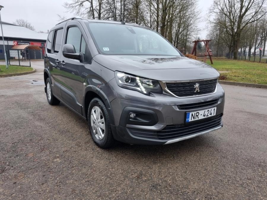 Grey Peugeot Rifter 2020 in Riga, with an engine capacity of 1.50 L and mileage of 45 thousand km for 18770 €, photo 7 on AUTOMOTO.COM.LV