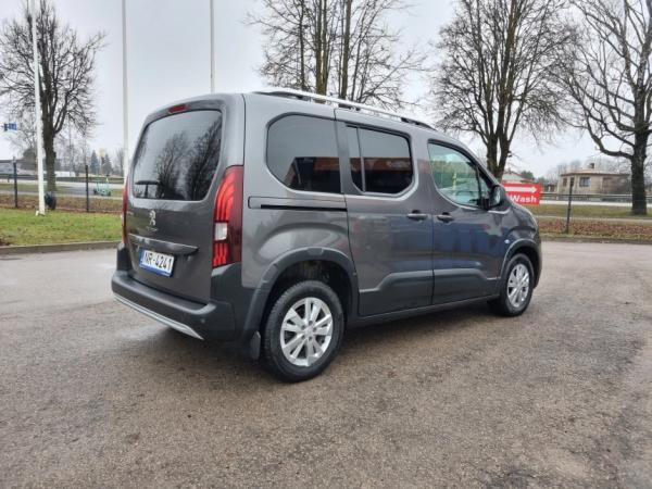 Grey Peugeot Rifter 2020 in Riga, with an engine capacity of 1.50 L and mileage of 45 thousand km for 18770 €, photo 8 on AUTOMOTO.COM.LV