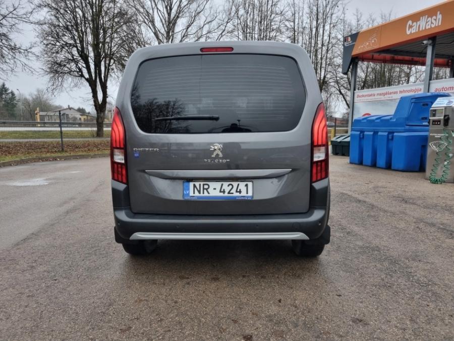 Grey Peugeot Rifter 2020 in Riga, with an engine capacity of 1.50 L and mileage of 45 thousand km for 18770 €, photo 10 on AUTOMOTO.COM.LV