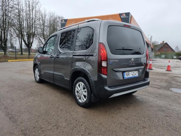 Grey Peugeot Rifter 2020 in Riga, with an engine capacity of 1.50 L and mileage of 45 thousand km for 18770 €, photo 10 on AUTOMOTO.COM.LV