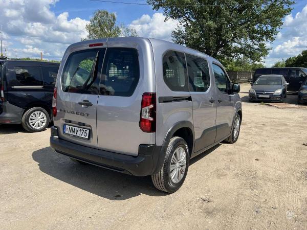 Grey Peugeot Rifter 2025 in Kaunas, with an engine capacity of 1.50 L and mileage of 15 thousand km for 11900 €, photo 4 on AUTOMOTO.COM.LV