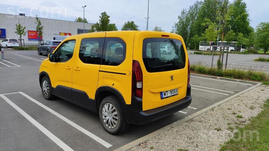 Pelēks Peugeot Rifter 2021 Rīga, ar dzinēja tilpumu 1.50 L un nobraukumu 98 tūkst. km par 9500 €, foto 4 vietnē AUTOMOTO.COM.LV