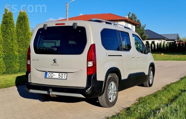 Pelēks Peugeot Rifter 2019 Rīga, ar dzinēja tilpumu 1.50 L un nobraukumu 0 tūkst. km par 29900 €, foto 4 vietnē AUTOMOTO.COM.LV