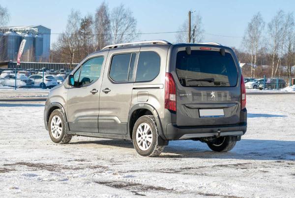 Grey Peugeot Rifter 2019 in Panevezys, with an engine capacity of 1.50 L and mileage of 84 thousand km for 12300 €, photo 3 on AUTOMOTO.COM.LV