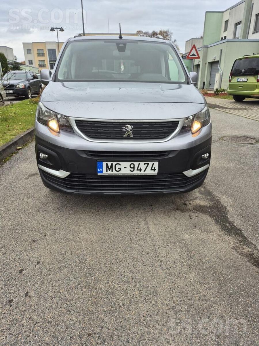 Grey Peugeot Rifter 2019 in Riga, with an engine capacity of 1.50 L and mileage of 112 thousand km for 7200 €, photo 1 on AUTOMOTO.COM.LV