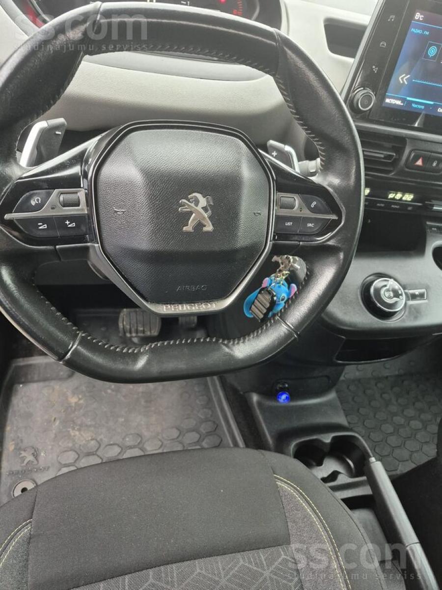 Grey Peugeot Rifter 2019 in Riga, with an engine capacity of 1.50 L and mileage of 112 thousand km for 7200 €, photo 6 on AUTOMOTO.COM.LV