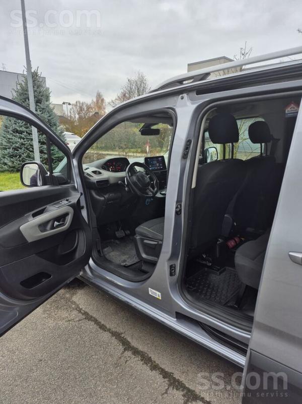 Grey Peugeot Rifter 2019 in Riga, with an engine capacity of 1.50 L and mileage of 112 thousand km for 7200 €, photo 8 on AUTOMOTO.COM.LV