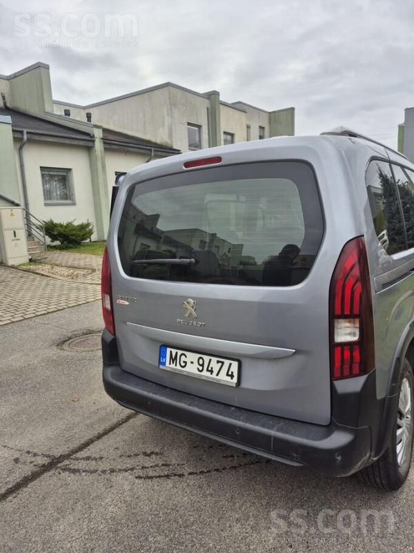 Grey Peugeot Rifter 2019 in Riga, with an engine capacity of 1.50 L and mileage of 112 thousand km for 7200 €, photo 9 on AUTOMOTO.COM.LV