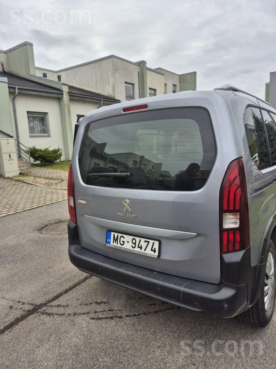 Grey Peugeot Rifter 2019 in Riga, with an engine capacity of 1.50 L and mileage of 112 thousand km for 7200 €, photo 10 on AUTOMOTO.COM.LV