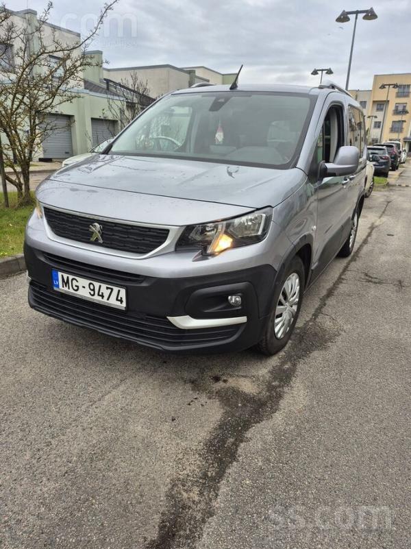 Grey Peugeot Rifter 2019 in Riga, with an engine capacity of 1.50 L and mileage of 112 thousand km for 7200 €, photo 10 on AUTOMOTO.COM.LV
