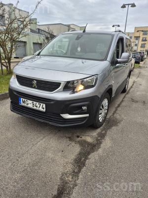 Grey Peugeot Rifter 2019 in Riga, with an engine capacity of 1.50 L and mileage of 112 thousand km for 7200 €, photo 11 on AUTOMOTO.COM.LV