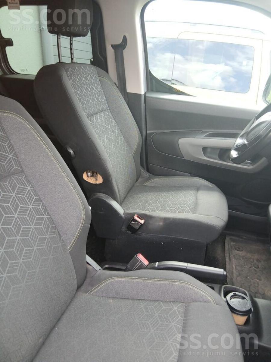 Grey Peugeot Rifter 2019 in Riga, with an engine capacity of 1.50 L and mileage of 112 thousand km for 7200 €, photo 17 on AUTOMOTO.COM.LV