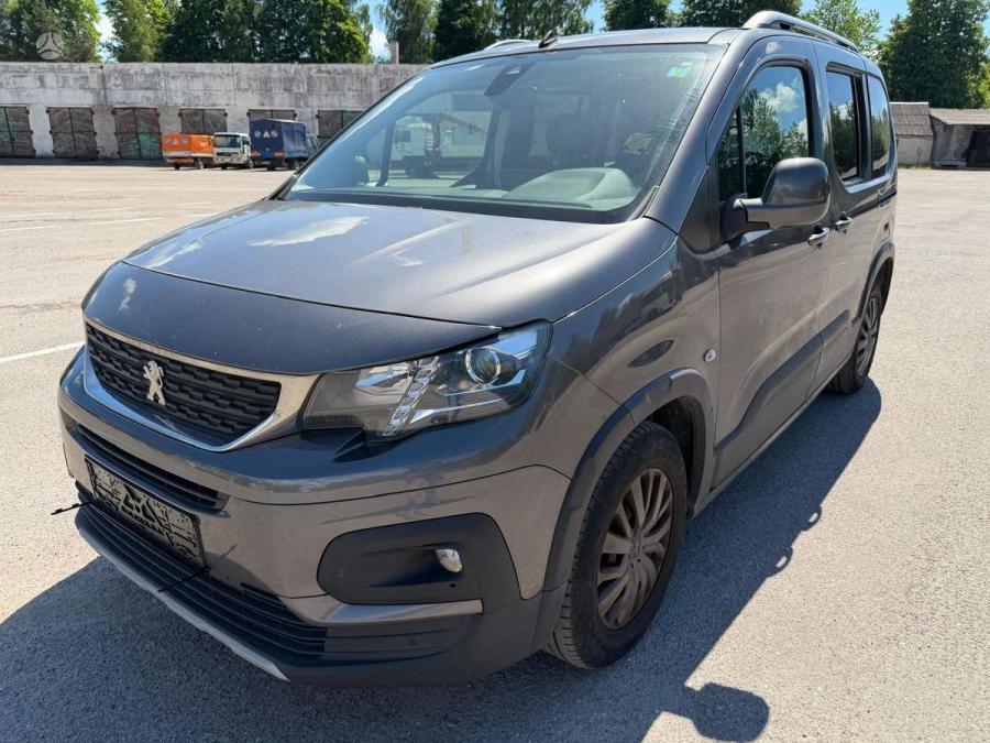 Grey Peugeot Rifter 2019 in Raseiniai, with an engine capacity of 1.50 L and mileage of 149 thousand km for 8300 €, photo 1 on AUTOMOTO.COM.LV