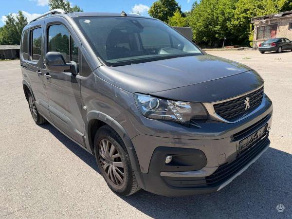 Grey Peugeot Rifter 2019 in Raseiniai, with an engine capacity of 1.50 L and mileage of 149 thousand km for 8300 €, photo 3 on AUTOMOTO.COM.LV