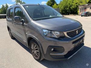 Grey Peugeot Rifter 2019 in Raseiniai, with an engine capacity of 1.50 L and mileage of 149 thousand km for 8300 €, photo 4 on AUTOMOTO.COM.LV