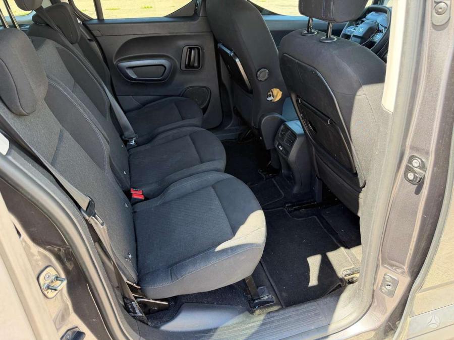 Grey Peugeot Rifter 2019 in Raseiniai, with an engine capacity of 1.50 L and mileage of 149 thousand km for 8300 €, photo 8 on AUTOMOTO.COM.LV