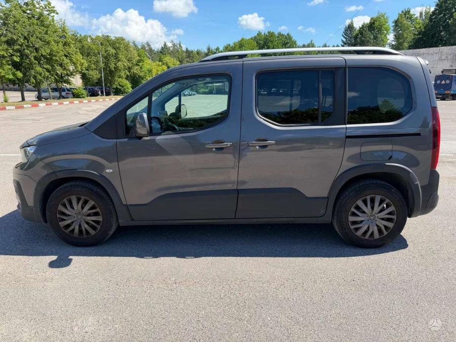 Grey Peugeot Rifter 2019 in Raseiniai, with an engine capacity of 1.50 L and mileage of 149 thousand km for 8300 €, photo 9 on AUTOMOTO.COM.LV