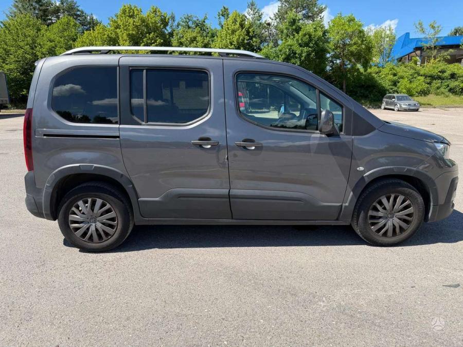 Grey Peugeot Rifter 2019 in Raseiniai, with an engine capacity of 1.50 L and mileage of 149 thousand km for 8300 €, photo 14 on AUTOMOTO.COM.LV