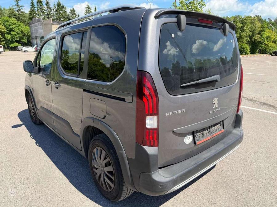 Grey Peugeot Rifter 2019 in Raseiniai, with an engine capacity of 1.50 L and mileage of 149 thousand km for 8300 €, photo 16 on AUTOMOTO.COM.LV