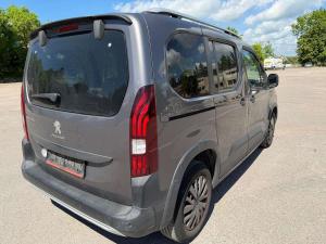 Grey Peugeot Rifter 2019 in Raseiniai, with an engine capacity of 1.50 L and mileage of 149 thousand km for 8300 €, photo 18 on AUTOMOTO.COM.LV