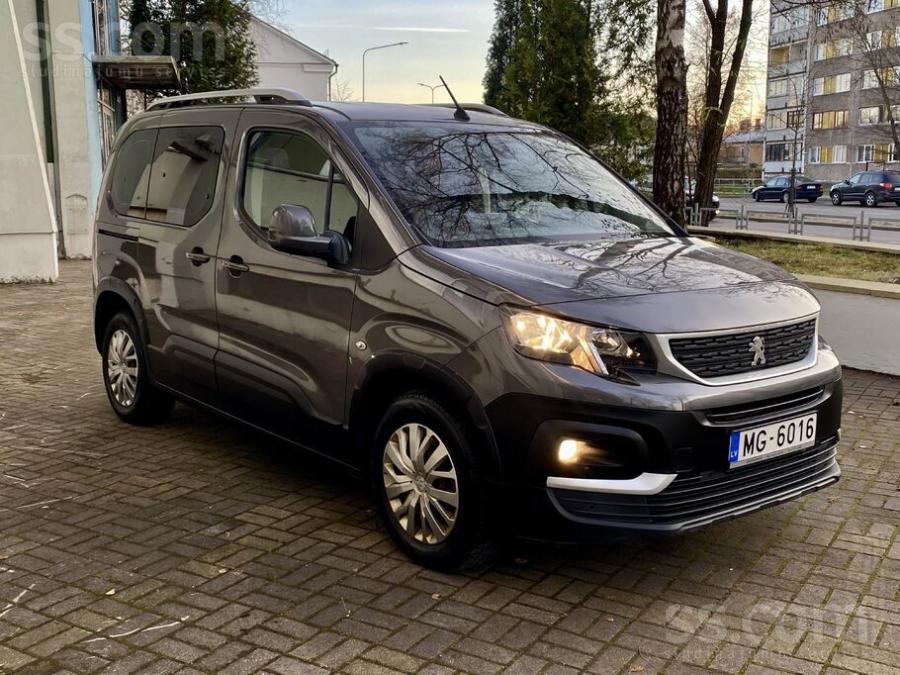 Grey Peugeot Rifter 2019 in Daugavpils, with an engine capacity of 1.20 L and mileage of 0 thousand km for 10990 €, photo 3 on AUTOMOTO.COM.LV