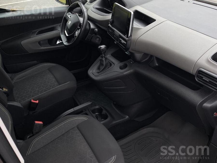 Grey Peugeot Rifter 2019 in Daugavpils, with an engine capacity of 1.20 L and mileage of 0 thousand km for 10990 €, photo 11 on AUTOMOTO.COM.LV