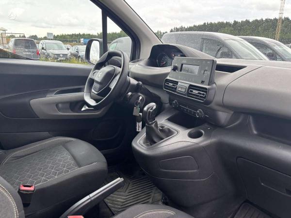 Grey Peugeot Rifter 2019 in Vilnius, with an engine capacity of 1.50 L and mileage of 64 thousand km for 10500 €, photo 9 on AUTOMOTO.COM.LV