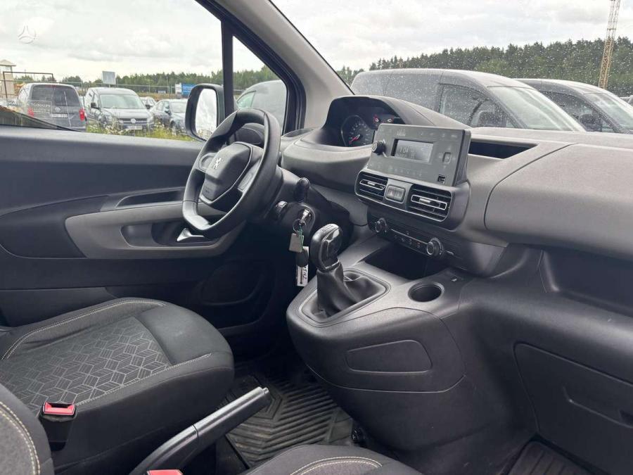 Pelēks Peugeot Rifter 2019 Viļņa, ar dzinēja tilpumu 1.50 L un nobraukumu 64 tūkst. km par 10500 €, foto 10 vietnē AUTOMOTO.COM.LV