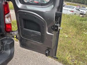 Pelēks Peugeot Rifter 2019 Viļņa, ar dzinēja tilpumu 1.50 L un nobraukumu 64 tūkst. km par 10500 €, foto 20 vietnē AUTOMOTO.COM.LV