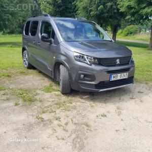 Grey Peugeot Rifter 2019 in Limbazi, with an engine capacity of 1.50 L and mileage of 146 thousand km for 13900 €, photo 3 on AUTOMOTO.COM.LV