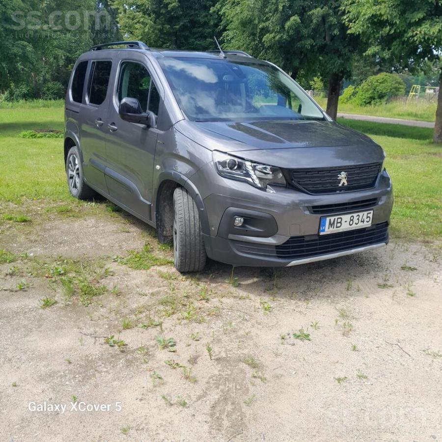 Grey Peugeot Rifter 2019 in Limbazi, with an engine capacity of 1.50 L and mileage of 146 thousand km for 13900 €, photo 3 on AUTOMOTO.COM.LV