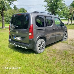 Grey Peugeot Rifter 2019 in Limbazi, with an engine capacity of 1.50 L and mileage of 146 thousand km for 13900 €, photo 4 on AUTOMOTO.COM.LV