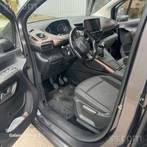 Grey Peugeot Rifter 2019 in Limbazi, with an engine capacity of 1.50 L and mileage of 146 thousand km for 13900 €, photo 5 on AUTOMOTO.COM.LV