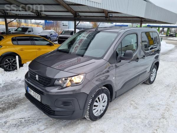 Pelēks Peugeot Rifter 2020 Rīga, ar dzinēja tilpumu 1.50 L un nobraukumu 76 tūkst. km par 10800 €, foto 1 vietnē AUTOMOTO.COM.LV