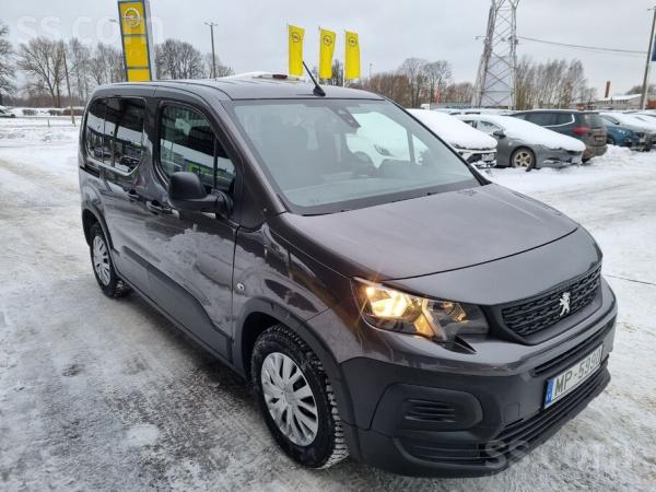 Pelēks Peugeot Rifter 2020 Rīga, ar dzinēja tilpumu 1.50 L un nobraukumu 76 tūkst. km par 10800 €, foto 3 vietnē AUTOMOTO.COM.LV
