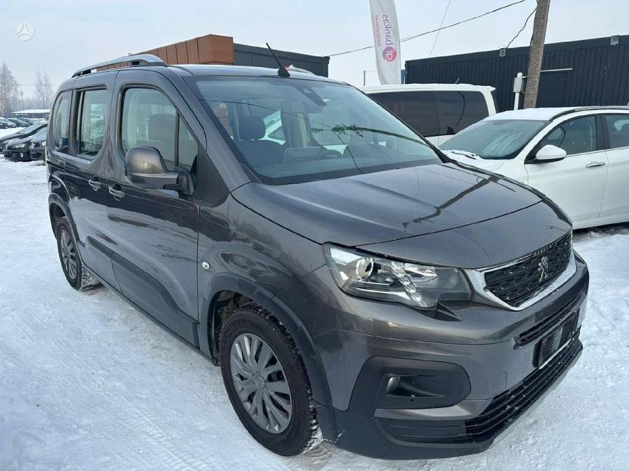 Pelēks Peugeot Rifter 2020 Panevēža, ar dzinēja tilpumu 1.50 L un nobraukumu 196 tūkst. km par 11250 €, foto 2 vietnē AUTOMOTO.COM.LV
