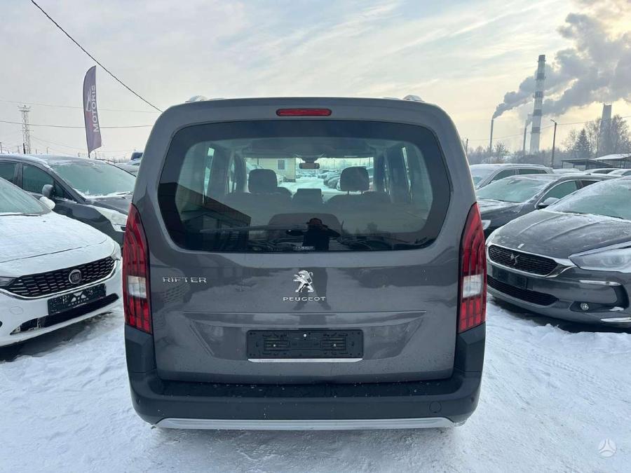 Pelēks Peugeot Rifter 2020 Panevēža, ar dzinēja tilpumu 1.50 L un nobraukumu 196 tūkst. km par 11250 €, foto 4 vietnē AUTOMOTO.COM.LV