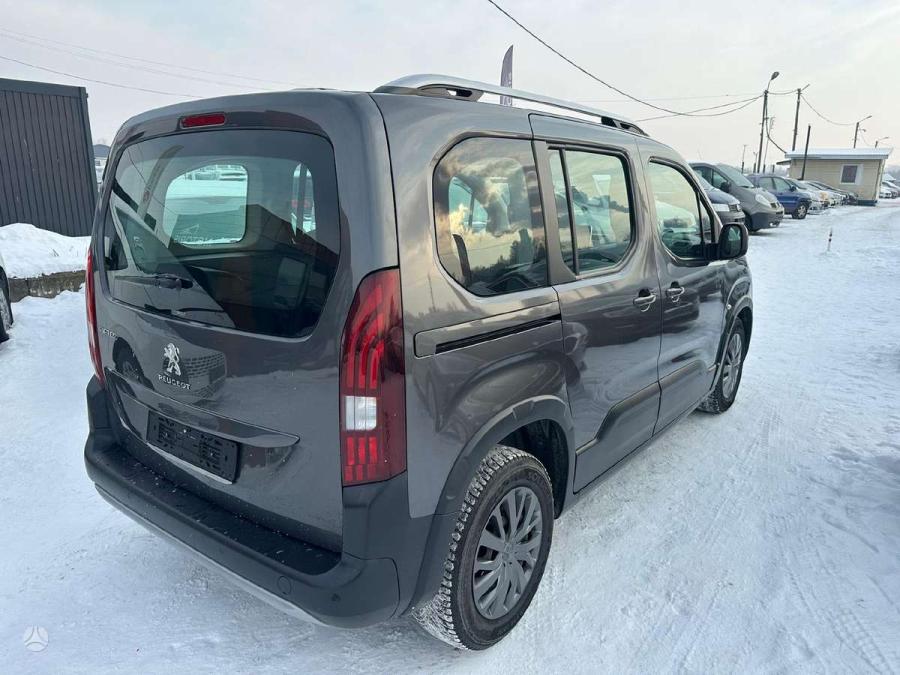 Pelēks Peugeot Rifter 2020 Panevēža, ar dzinēja tilpumu 1.50 L un nobraukumu 196 tūkst. km par 11250 €, foto 5 vietnē AUTOMOTO.COM.LV