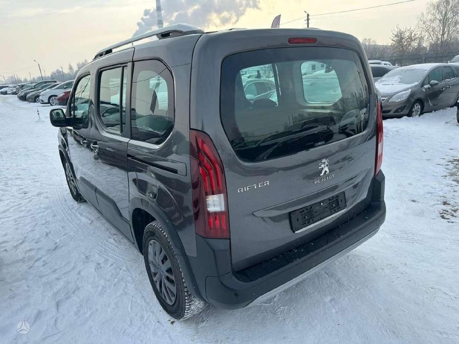 Pelēks Peugeot Rifter 2020 Panevēža, ar dzinēja tilpumu 1.50 L un nobraukumu 196 tūkst. km par 11250 €, foto 6 vietnē AUTOMOTO.COM.LV