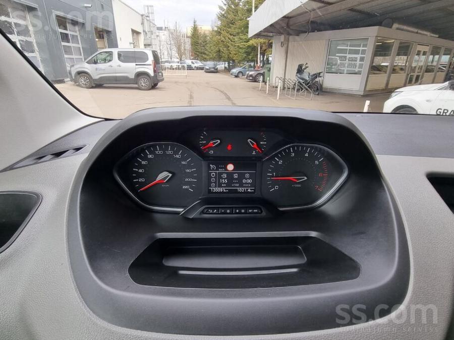 Grey Peugeot Rifter 2020 in Riga, with an engine capacity of 1.50 L and mileage of 120 thousand km for 10800 €, photo 9 on AUTOMOTO.COM.LV