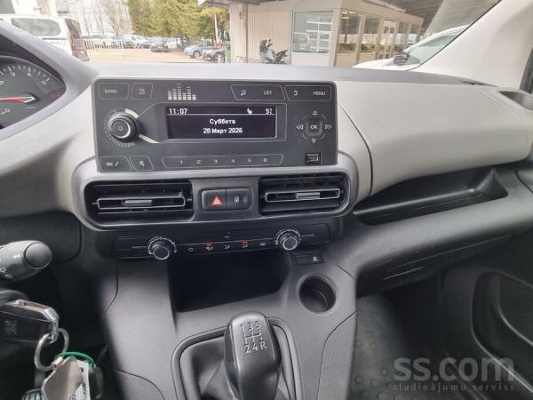 Grey Peugeot Rifter 2020 in Riga, with an engine capacity of 1.50 L and mileage of 120 thousand km for 10800 €, photo 9 on AUTOMOTO.COM.LV