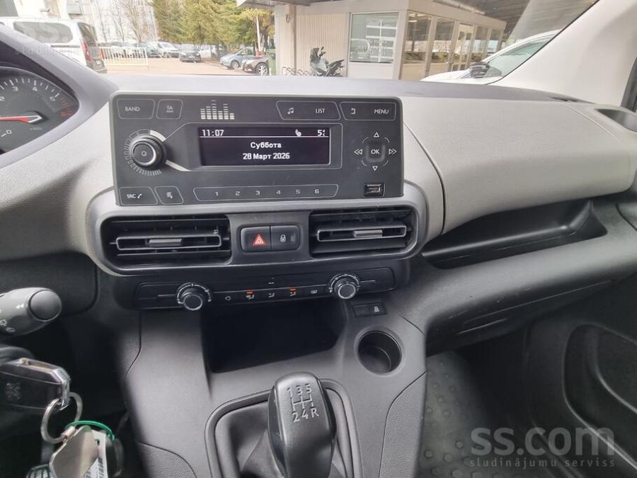 Grey Peugeot Rifter 2020 in Riga, with an engine capacity of 1.50 L and mileage of 120 thousand km for 10800 €, photo 10 on AUTOMOTO.COM.LV