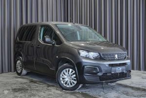 Grey Peugeot Rifter 2020 in Kaunas, with an engine capacity of 1.50 L and mileage of 157 thousand km for 9950 €, photo  on AUTOMOTO.COM.LV