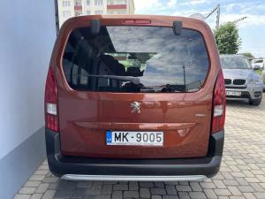 Grey Peugeot Rifter 2020 in Talsi, with an engine capacity of 1.20 L and mileage of 227 thousand km for 9800 €, photo 5 on AUTOMOTO.COM.LV
