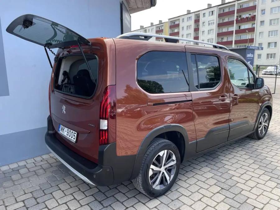Grey Peugeot Rifter 2020 in Talsi, with an engine capacity of 1.20 L and mileage of 227 thousand km for 9800 €, photo 7 on AUTOMOTO.COM.LV